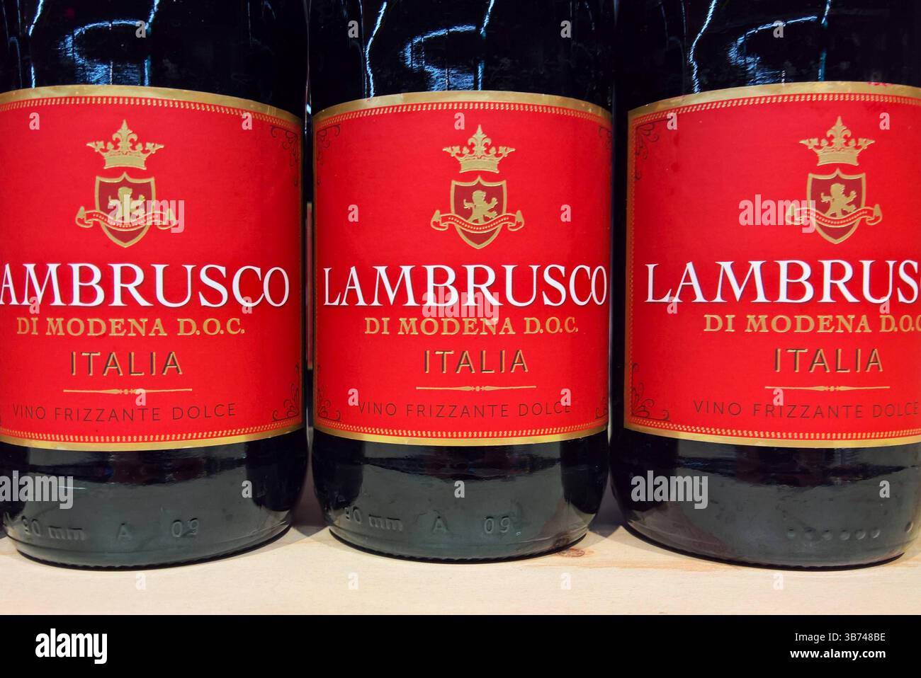 Lambrusco di Modena D.O.C., Wein bzw Rotwein aus Italien. Lambrusco ist ...