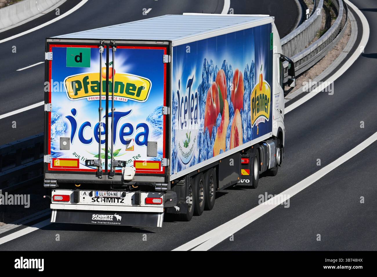 Pfanner Eistee bzw IceTea, Schmitz Cargobull Kühlsattel-Auflieger ...