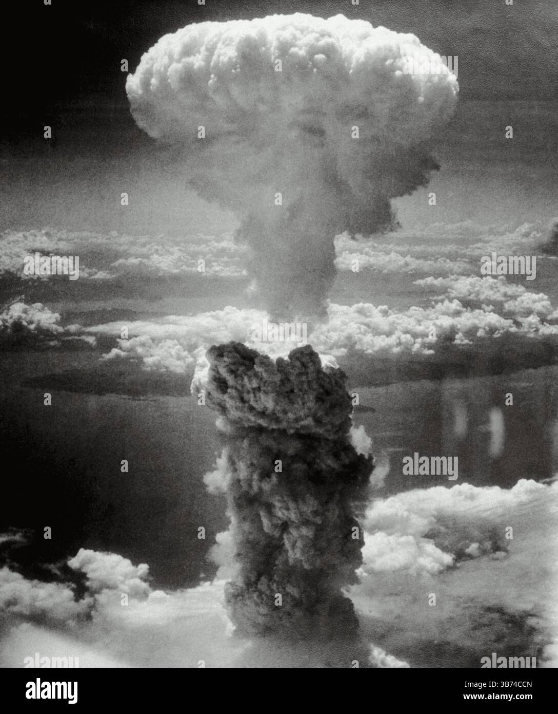 Atomic Bombing Of Nagasaki On August 9 1945 Stock Photo Alamy