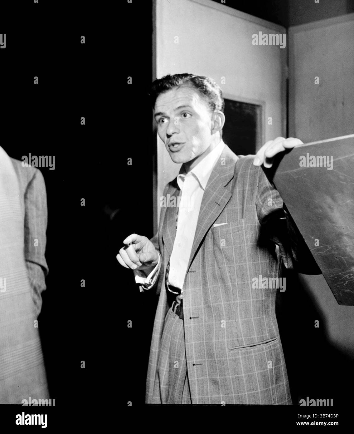 Portrait of jazz musician Frank Sinatra, Liederkrantz Hall, New York ...