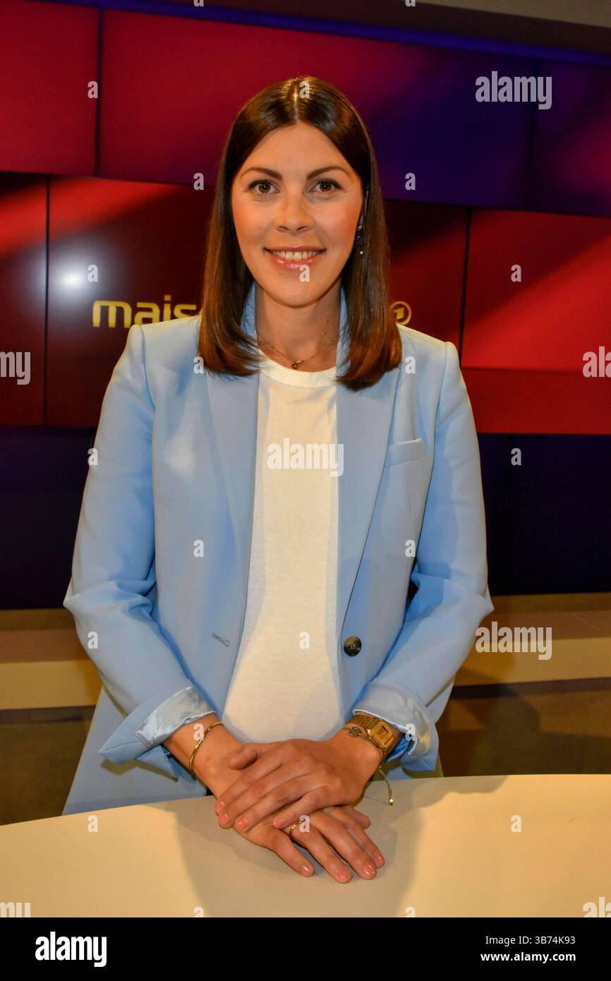 Laura Kipfelsberger TV Reporterin und Moderatorin zu Gast in der ARD ...