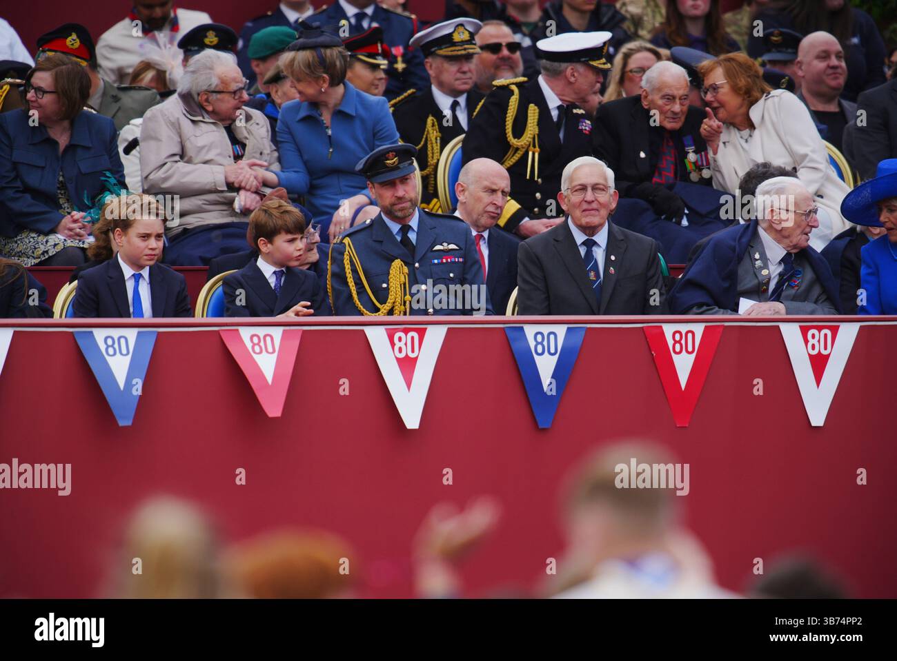 From left, Britain's Prince George, Prince Louis, Prince William, a ...