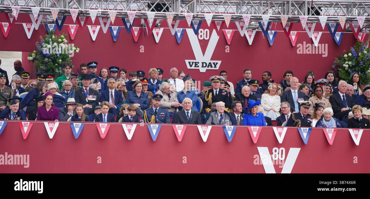 (front row, left to right) Second World War veteran Bernard Morgan, The ...