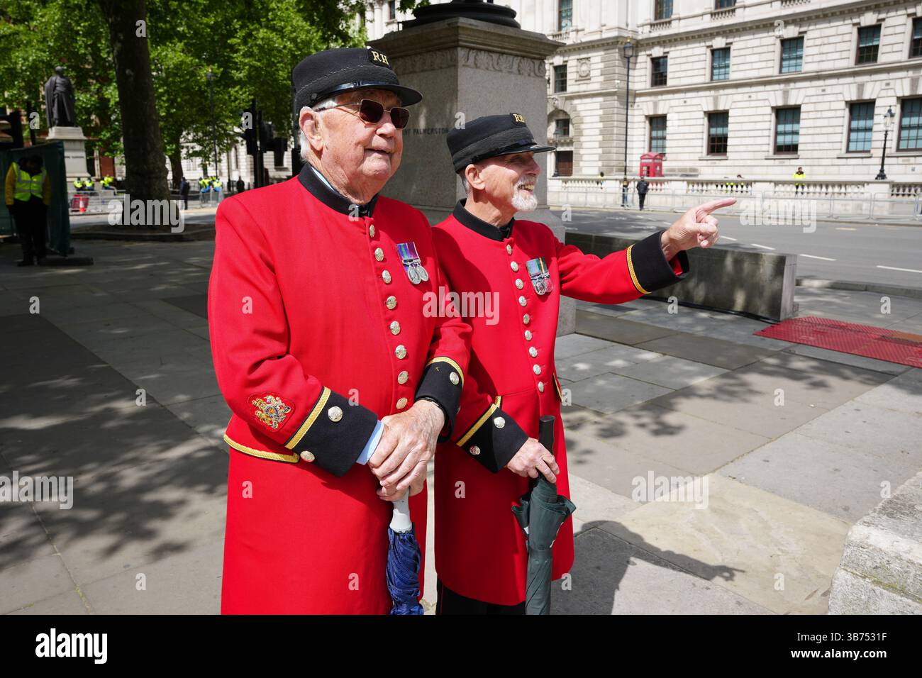 (left to right) Chelsea pensioners Alan Rutter and Archie Ferguson near ...