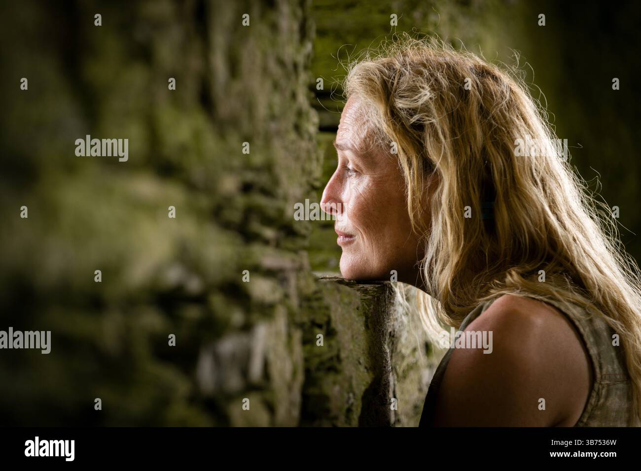 GILLIAN ANDERSON in THE SALT PATH (2024), directed by MARIANNE ELLIOTT ...