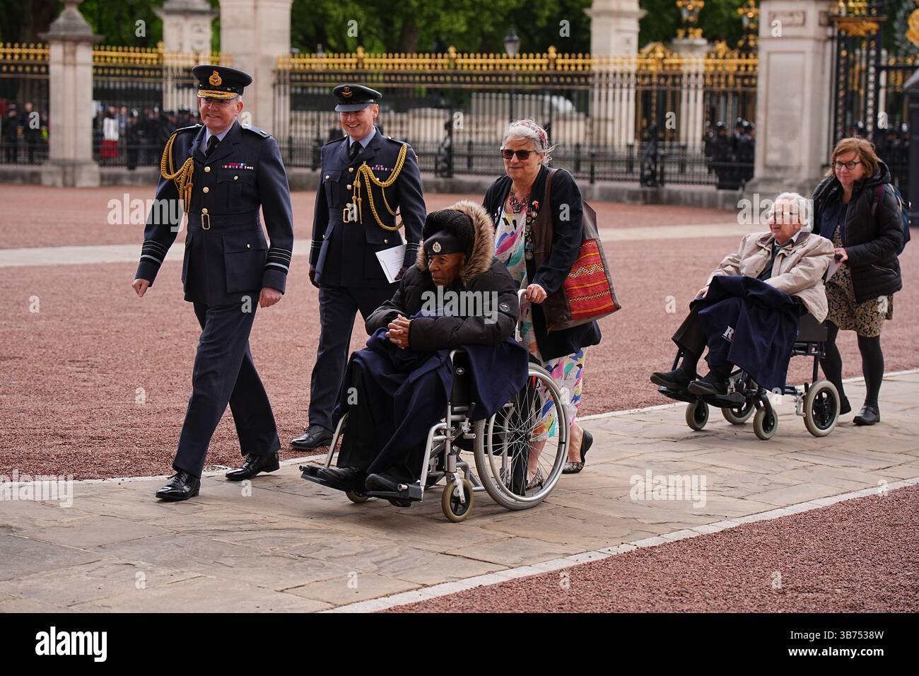 Second World War veteran Gilbert Clarke is escorted into Buckingham ...
