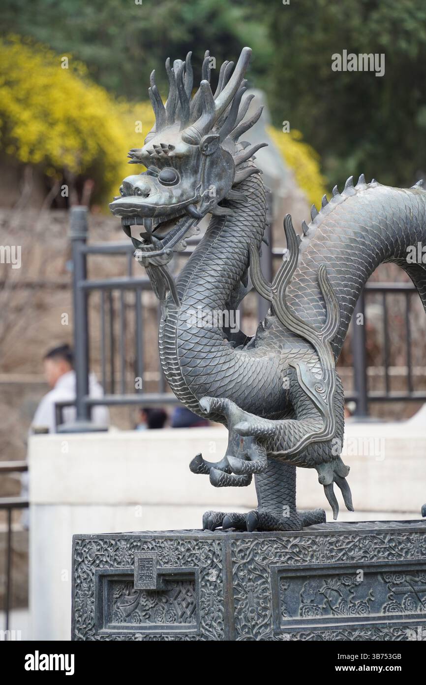 Bronze Dragon Sculpture in the Summer Palace, Beijing, China Stock ...