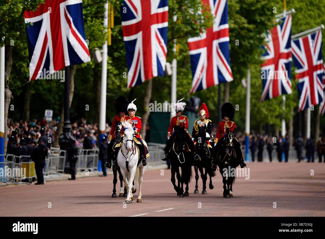 Major General James Bowder (left), head of the Household Division ...