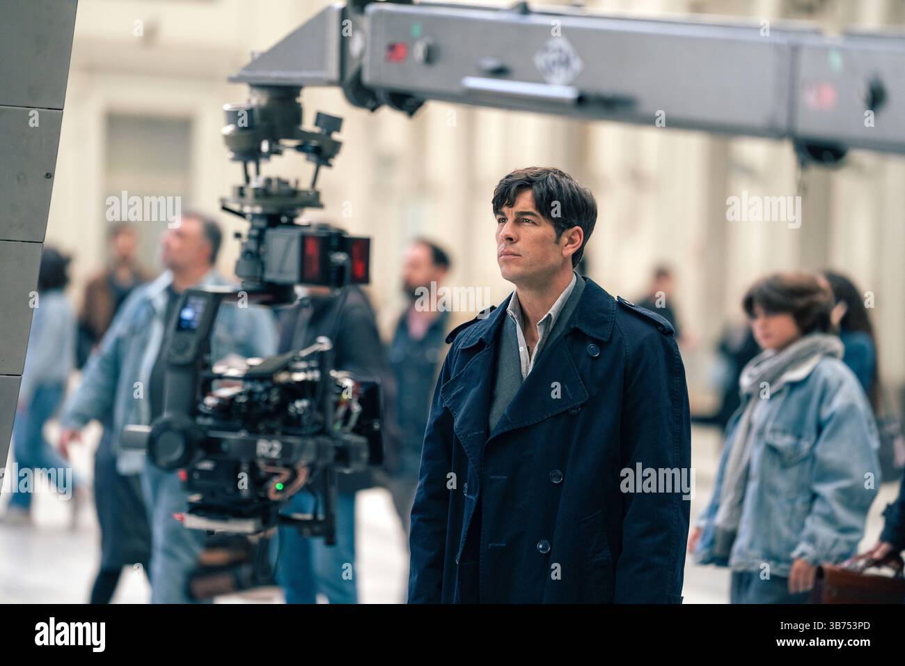 MARIO CASAS in THE GOLDSMITH'S SECRET (2025) -Original title: EL ...