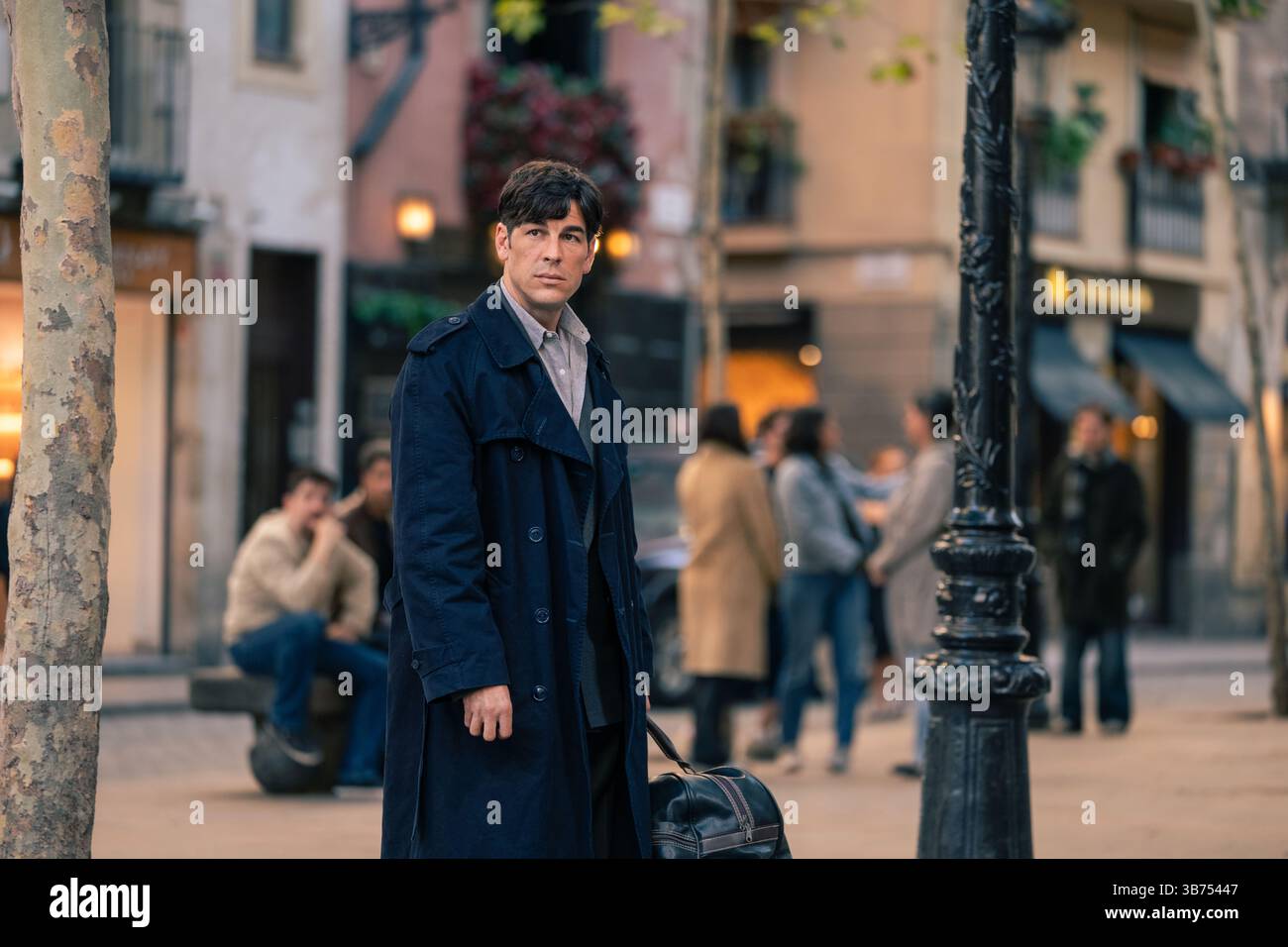 MARIO CASAS in THE GOLDSMITH'S SECRET (2025) -Original title: EL ...