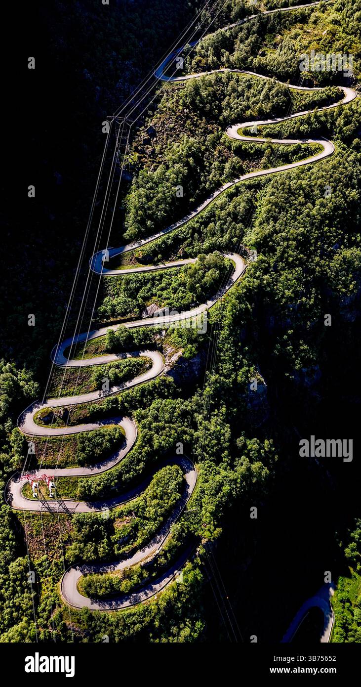 Drive through lush hilly landscapes hi-res stock photography and images ...