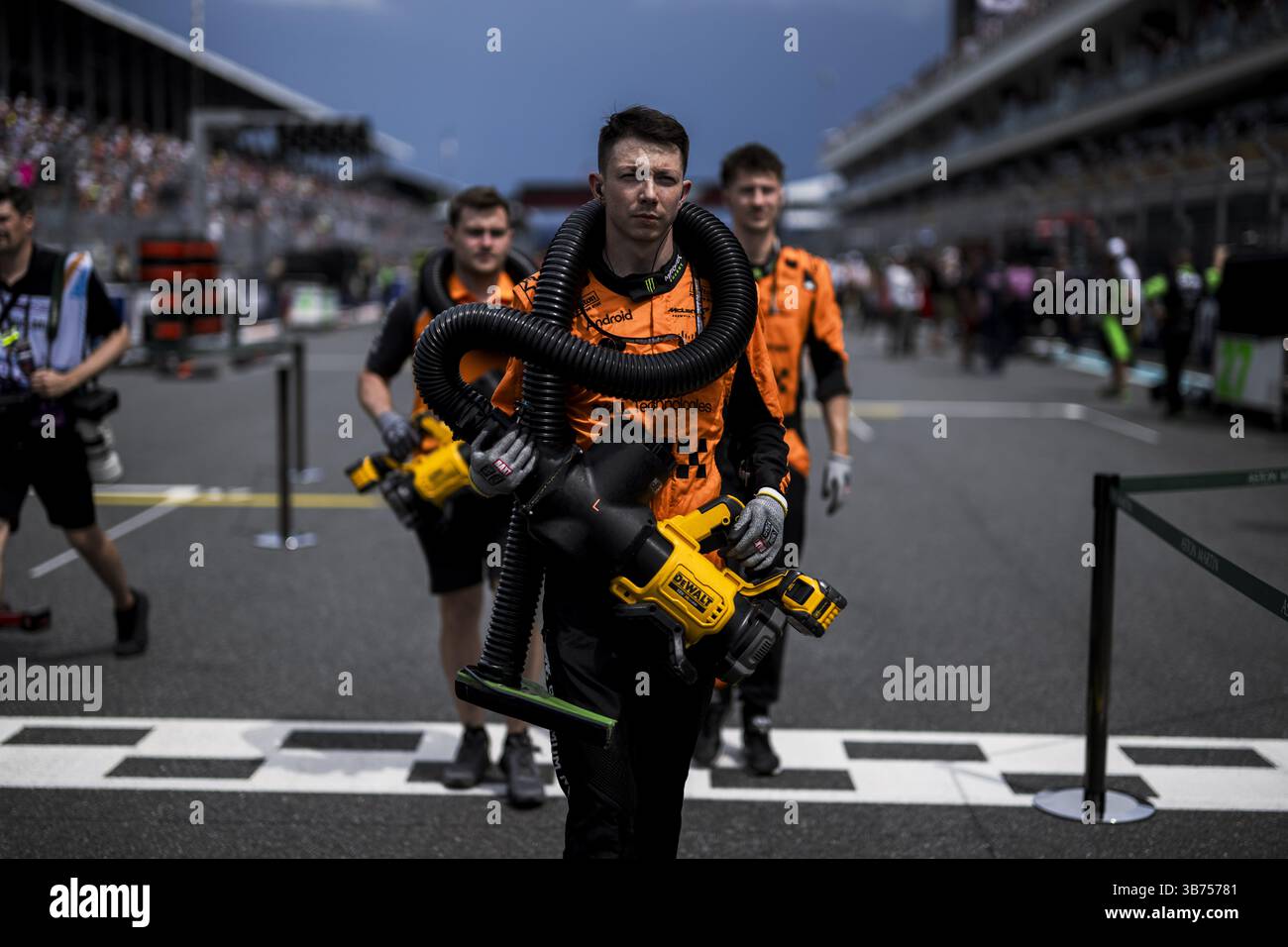 McLaren F1 Team mechanic, mecanicien, mechanics grid during the Formula ...