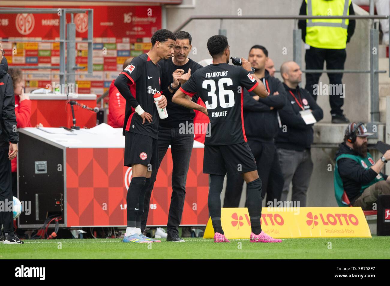 Mainz, Deutschland. 04th May, 2025. coach Dino TOPPMOELLER (F) gives instructions, sn Hugo ...