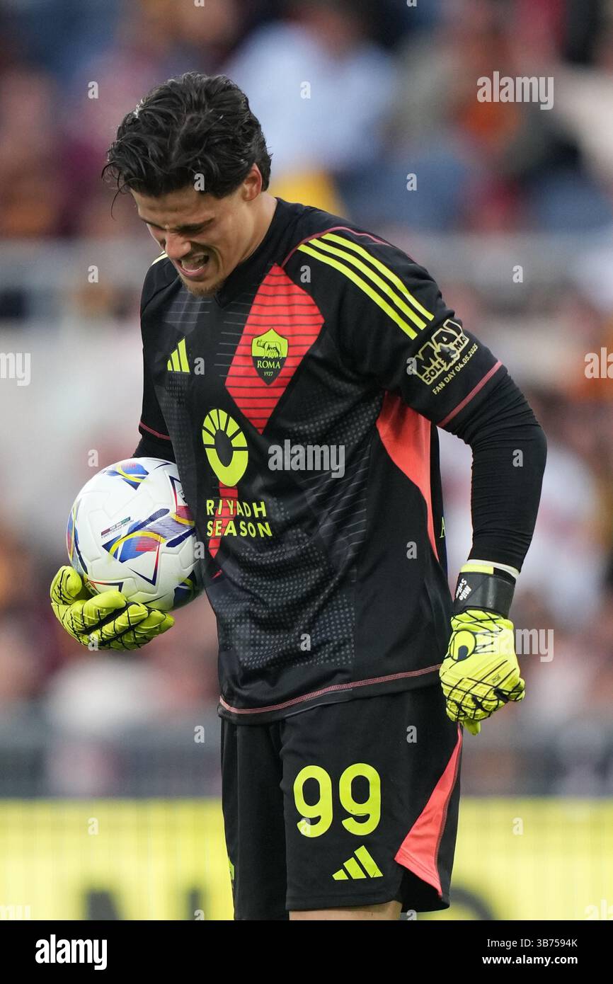 Roma, Italia. 04th May, 2025. Roma's goalkeeper Mile Svilar during the ...