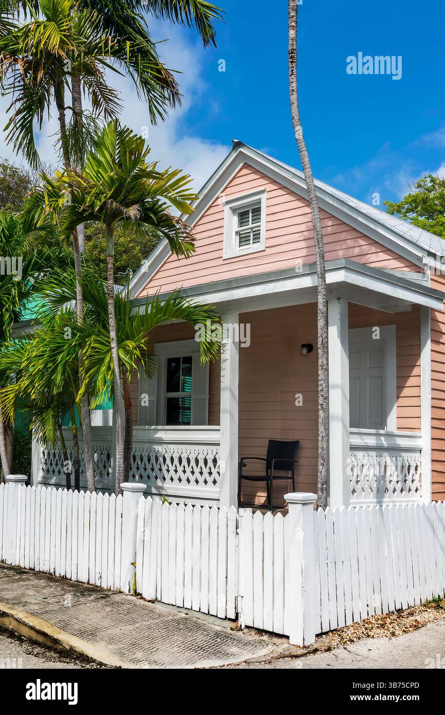 Caribbean house in pastel colors hi-res stock photography and images ...