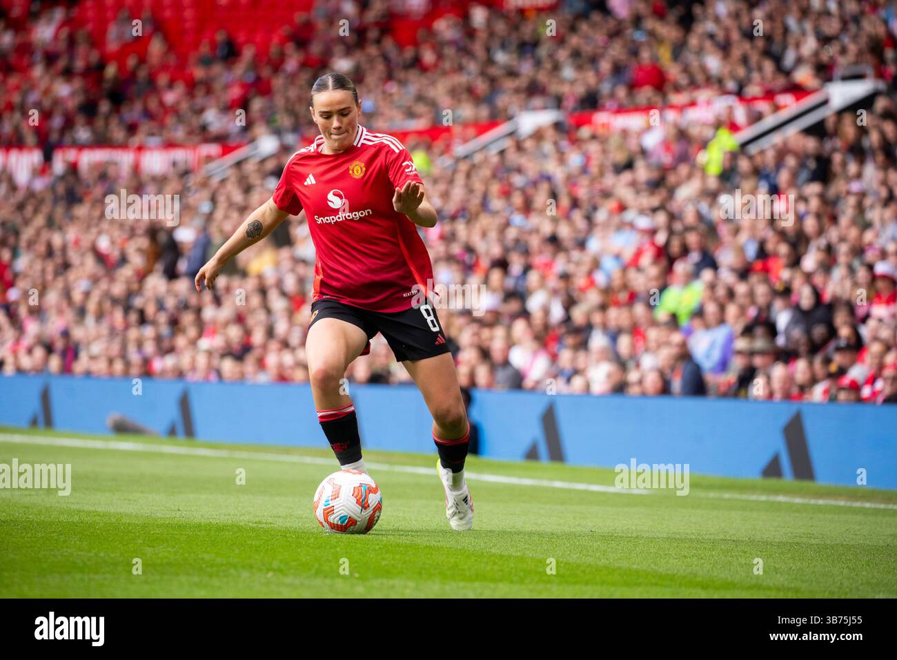 Grace Clinton (8 Manchester United) in action during the Barclays Women ...