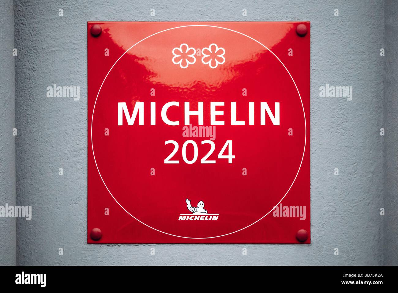 Two michelin star plaque hi-res stock photography and images - Alamy