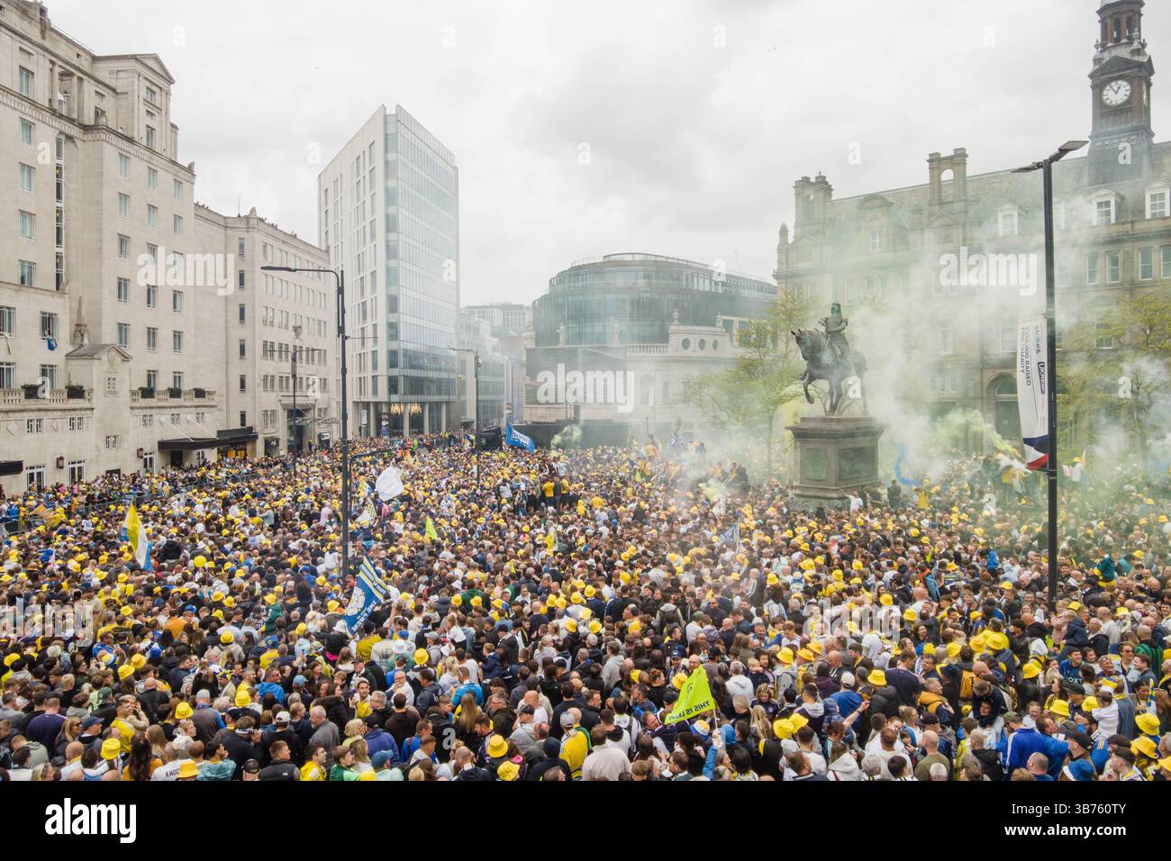 Leeds, UK. 05 MAY, 2025. Aerial shot of an awaiting crowd as Leeds ...