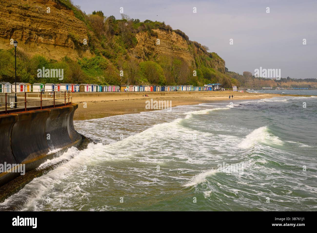 Shanklin beach huts hi-res stock photography and images - Alamy