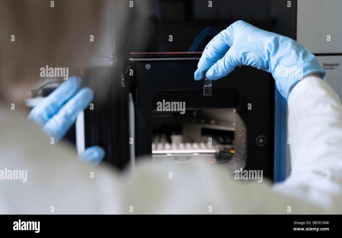 Munich, Germany. 29th Apr, 2025. An employee of the Bavarian State ...