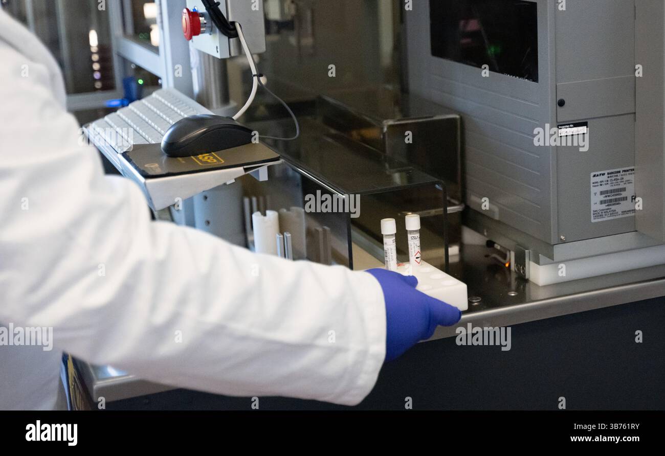 Munich, Germany. 29th Apr, 2025. An employee of the Bavarian State ...