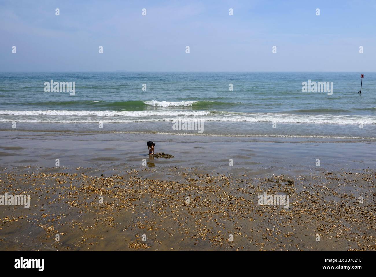 Boy digging in sand hi-res stock photography and images - Alamy