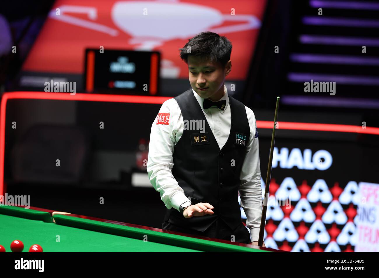 Sheffield, Britain. 5th May, 2025. Zhao Xintong reacts during the final ...