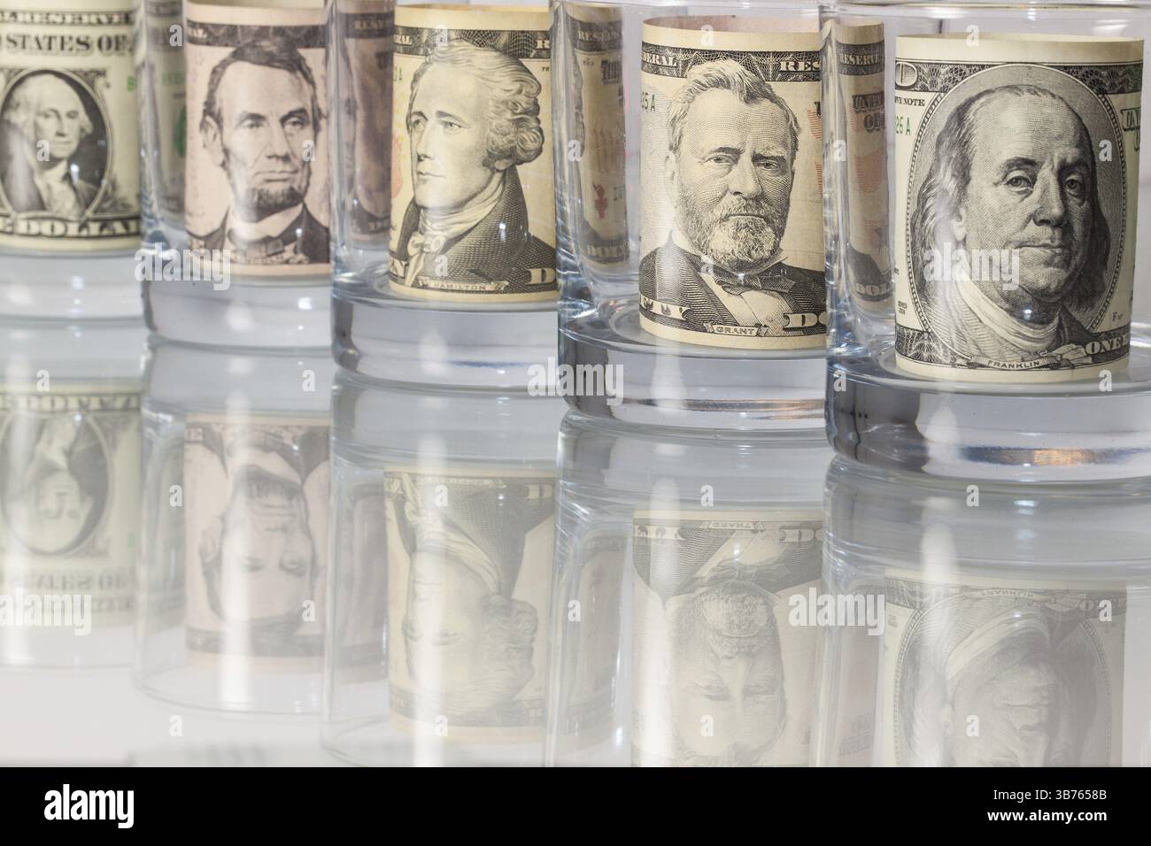 Fee table hi-res stock photography and images - Alamy