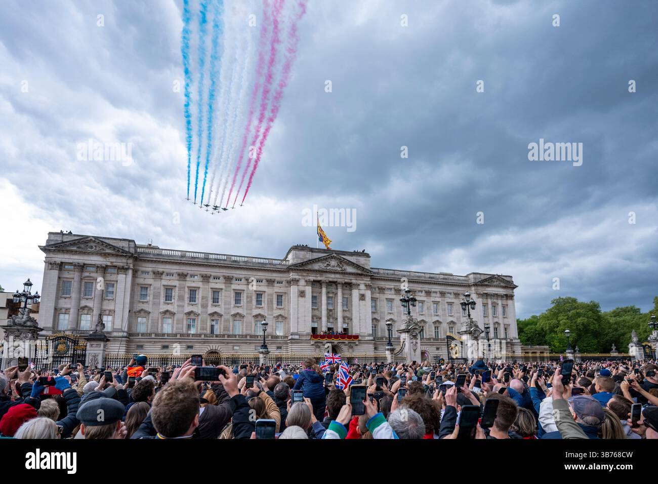 London, UK. 5 May 2025. The public watches a flypast by the Red Arrows ...