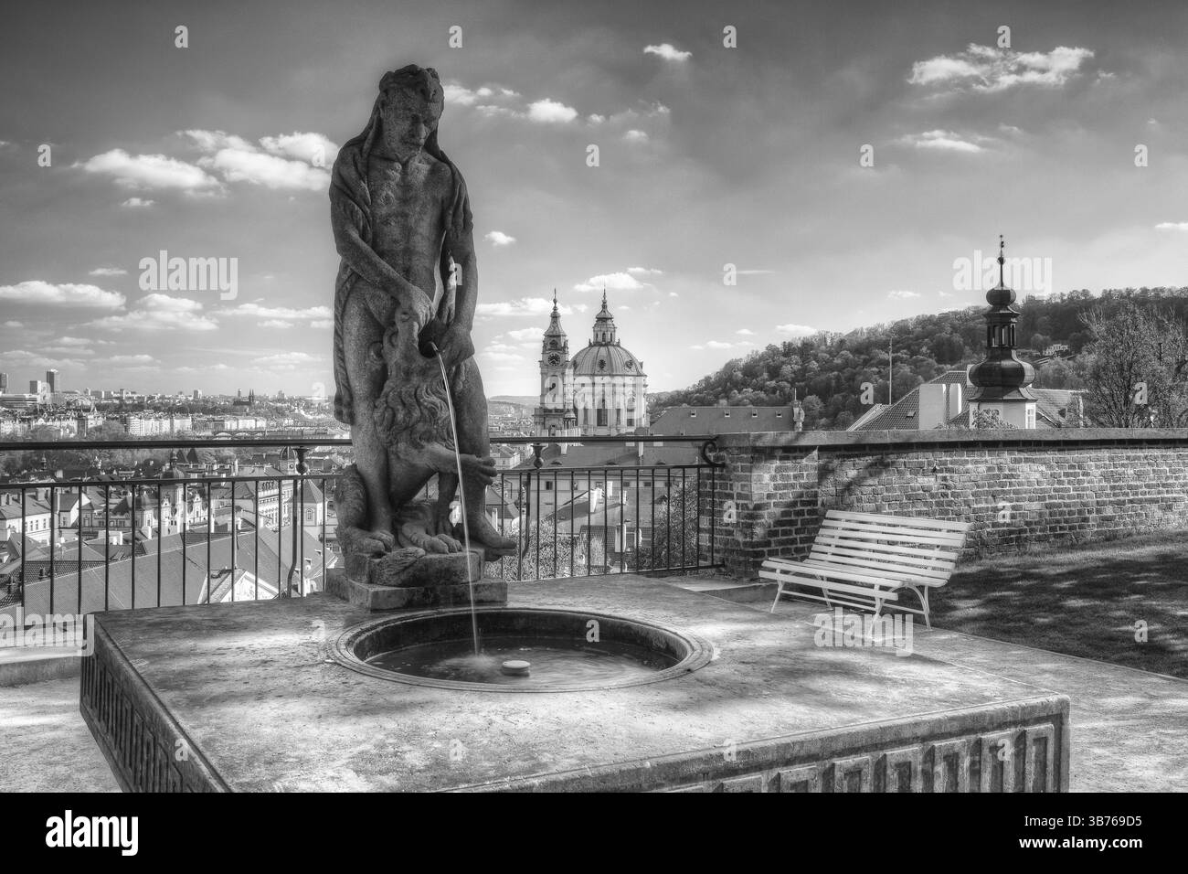 Photo castle overlooking city Black and White Stock Photos & Images - Alamy