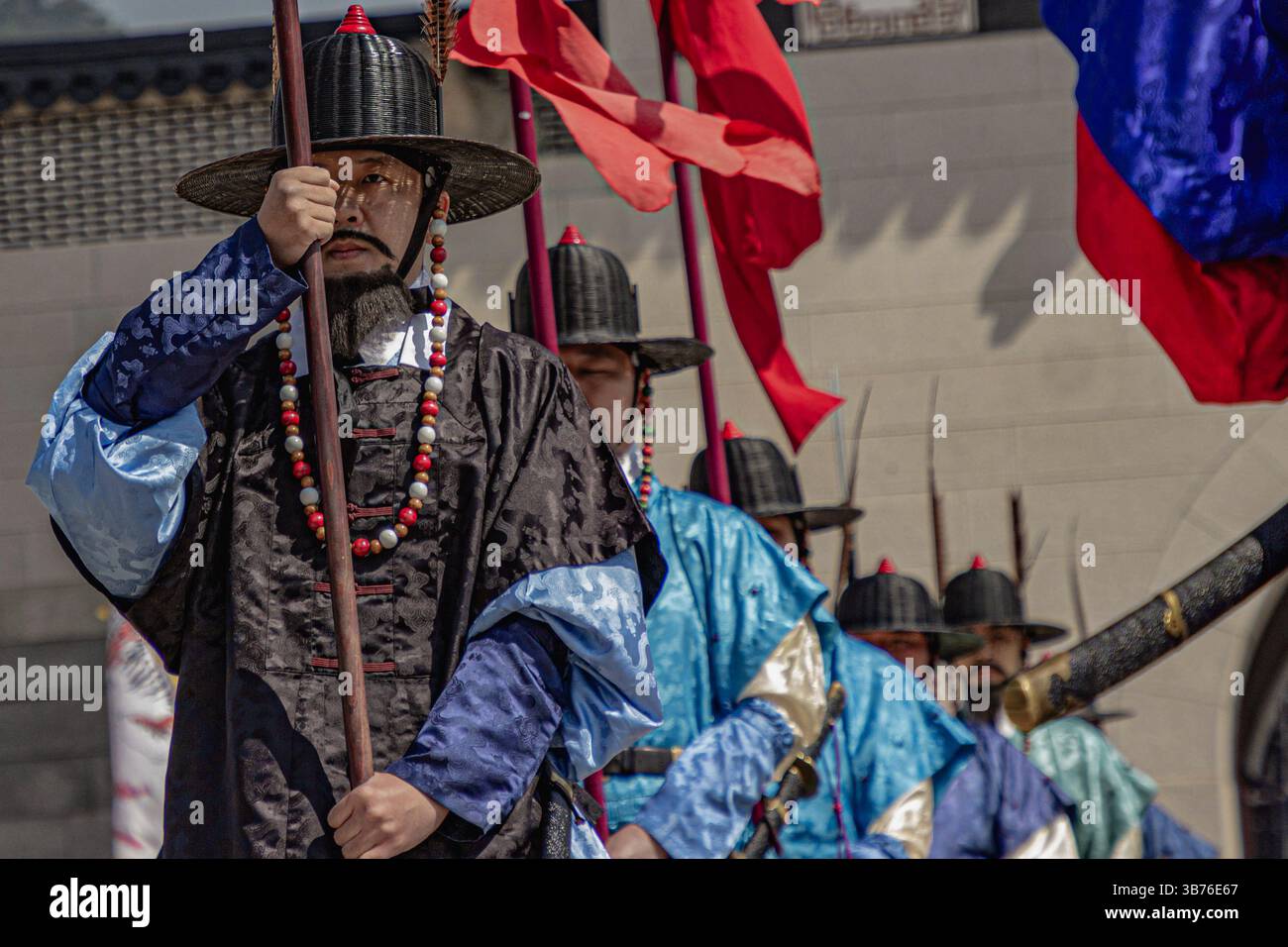 Royal guards perform 'The Changing Ceremony of the Royal Guard' at ...