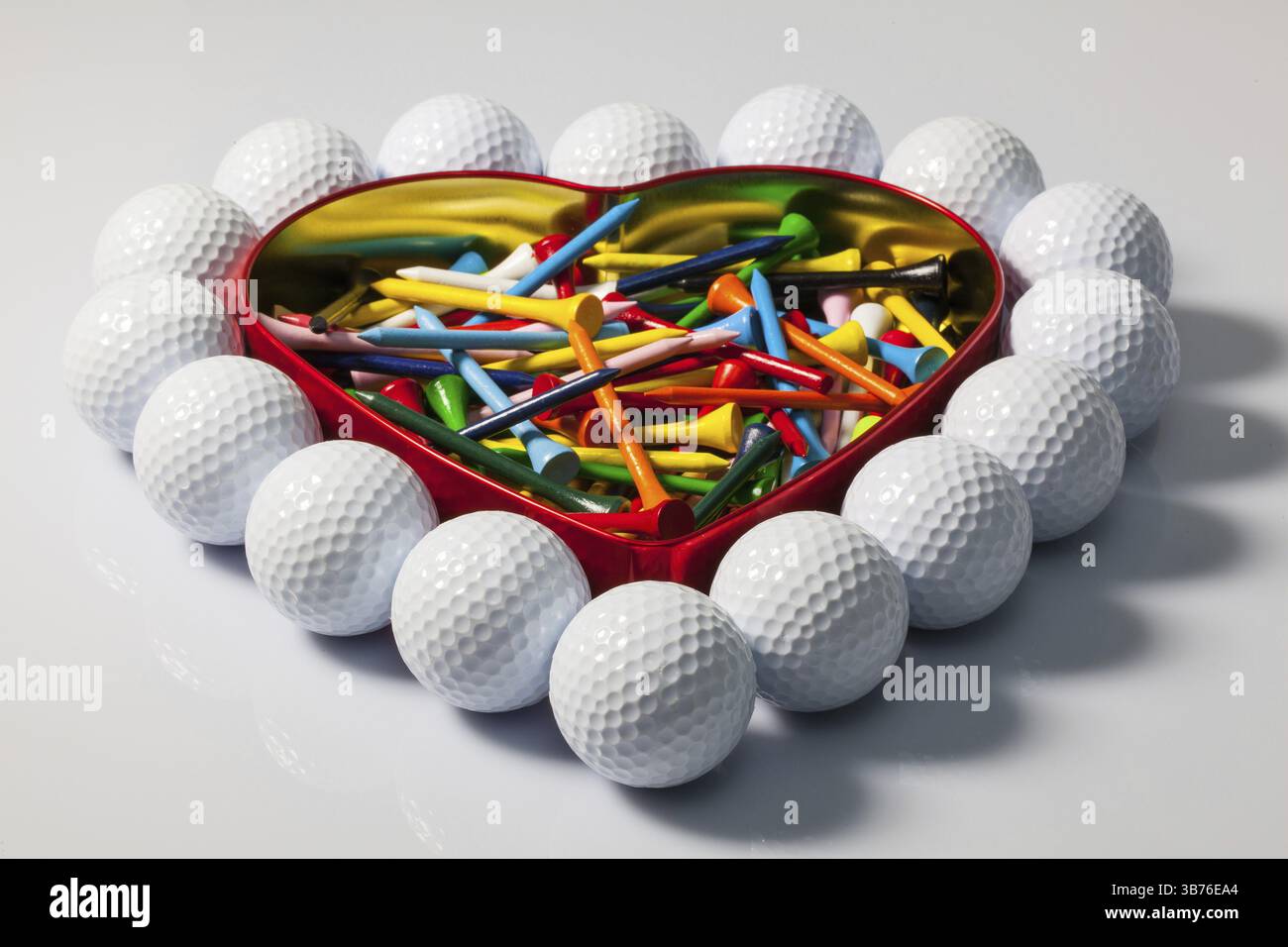 Photo of golf balls hi-res stock photography and images - Alamy