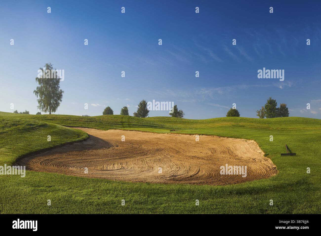 Golf course summer hi-res stock photography and images - Alamy