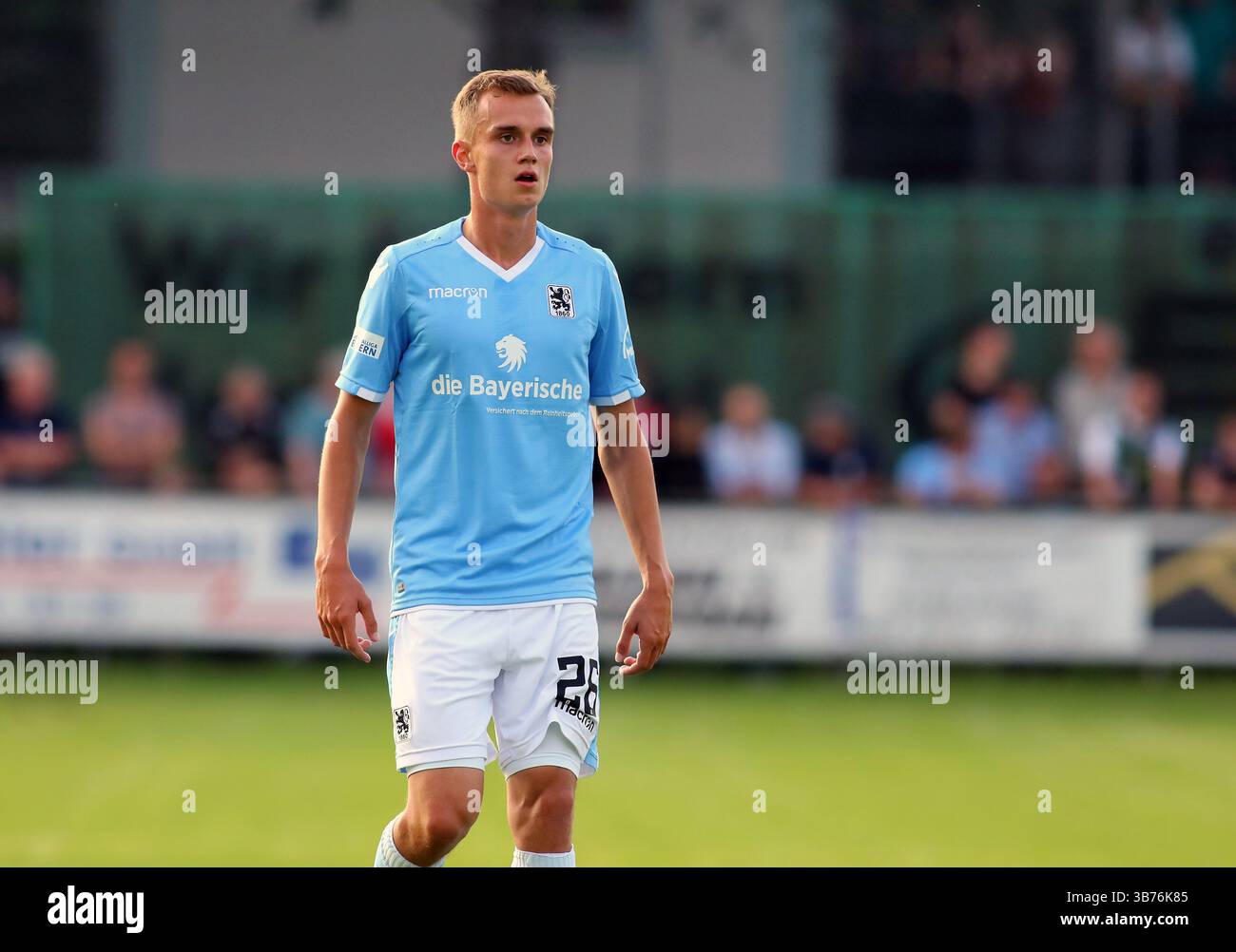 Dorfen, Deutschland. 22nd Aug, 2017. Hier im Bild Kilian Jakob (TSV 1860 München) im Spiel des ...