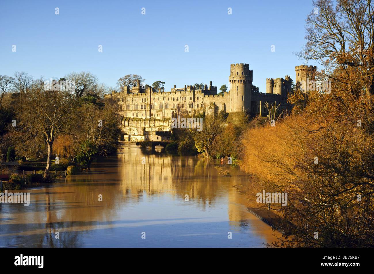 Warwick Castle on a glorious autumn morning Stock Photo - Alamy