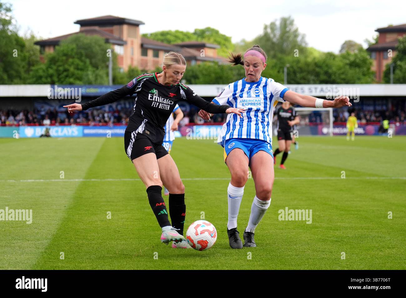 Arsenal's Chloe Kelly (left) and Brighton and Hove Albion's Caitlin ...