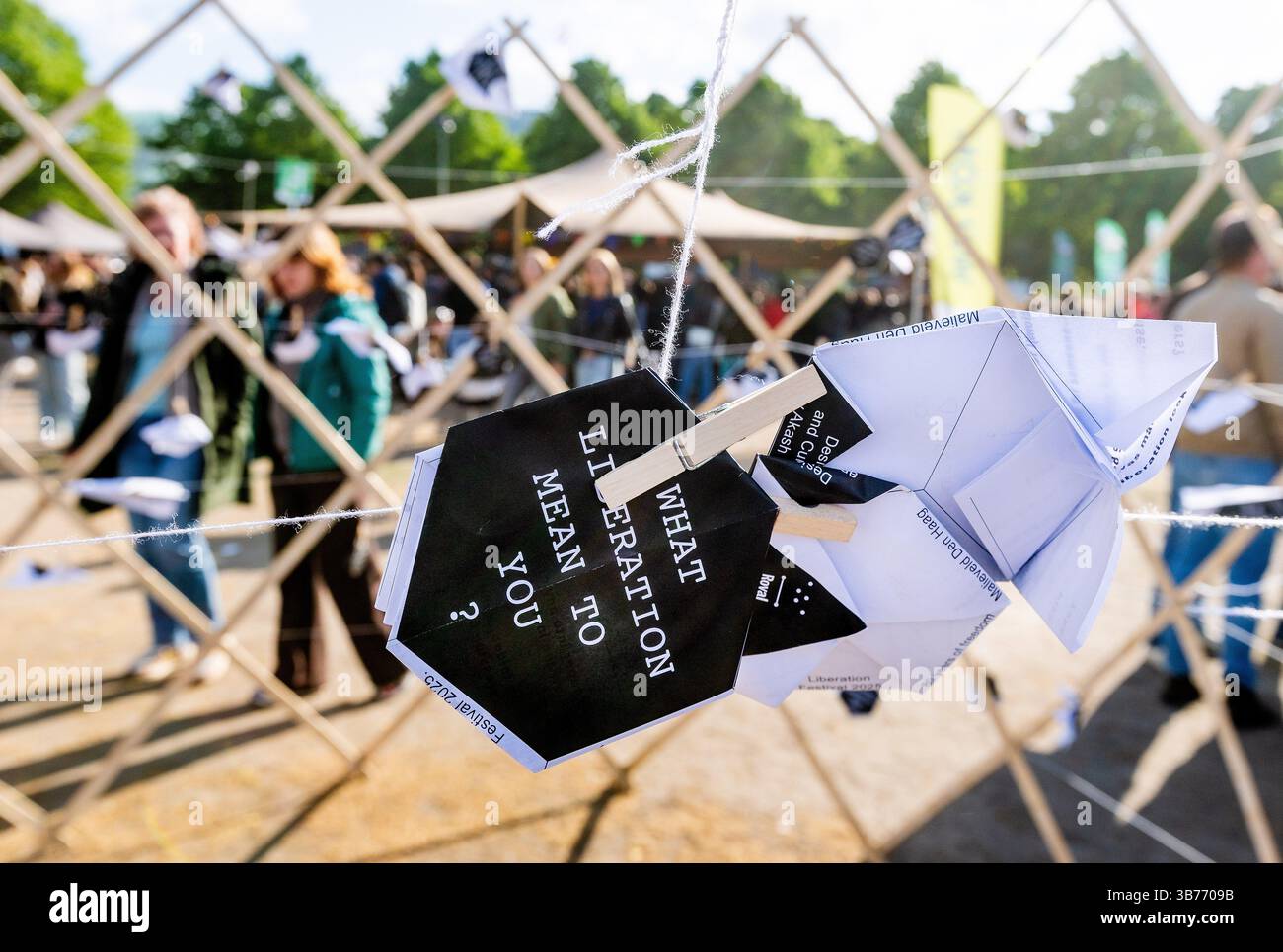 THE HAGUE - Freedom wishes on a fence during the Liberation Festival on ...