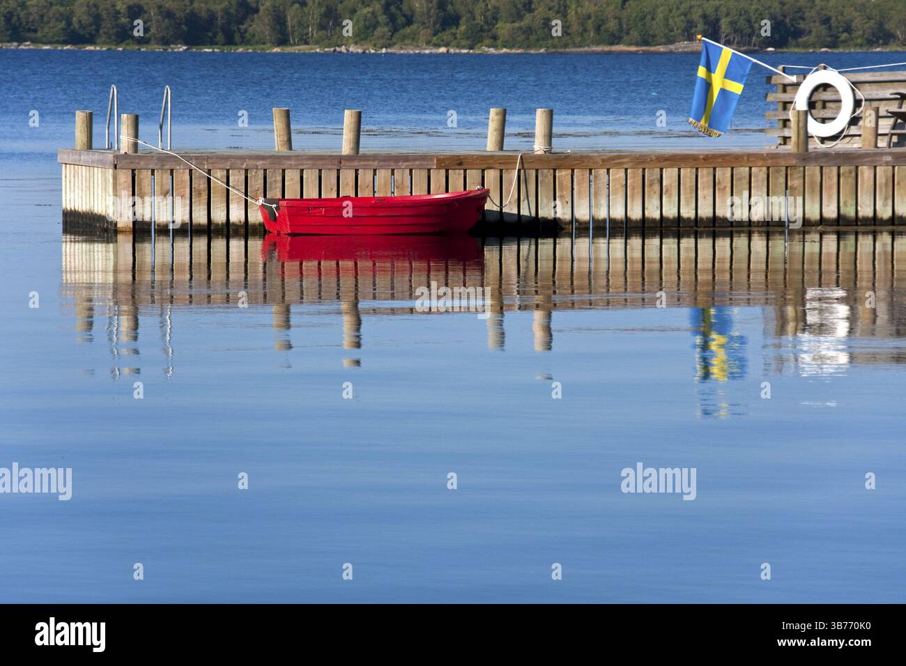 Jetties with rowing boats hi-res stock photography and images - Alamy