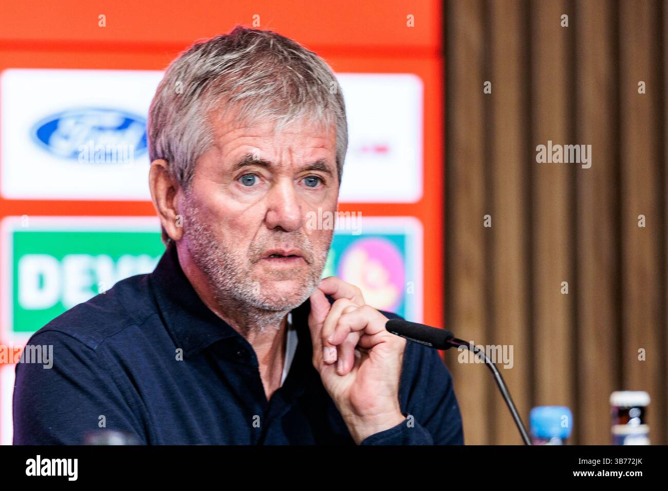 Friedhelm Funkel (Cheftrainer, Trainer 1. FC K?ln) Pressekonferenz 1 ...