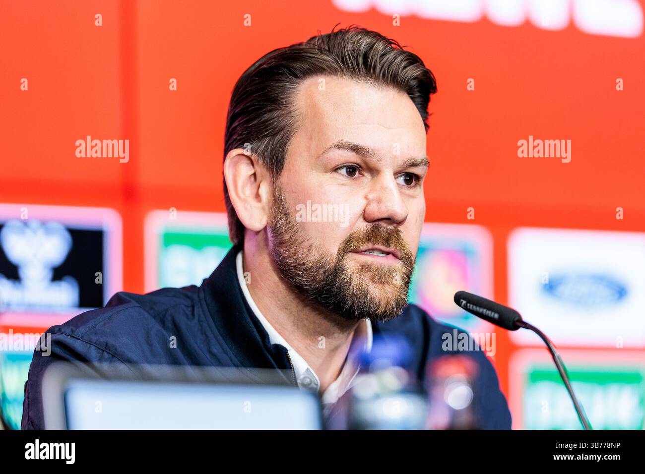 Thomas Kessler (Sportdirektor 1. FC K?ln) Pressekonferenz 1. FC K?ln ...