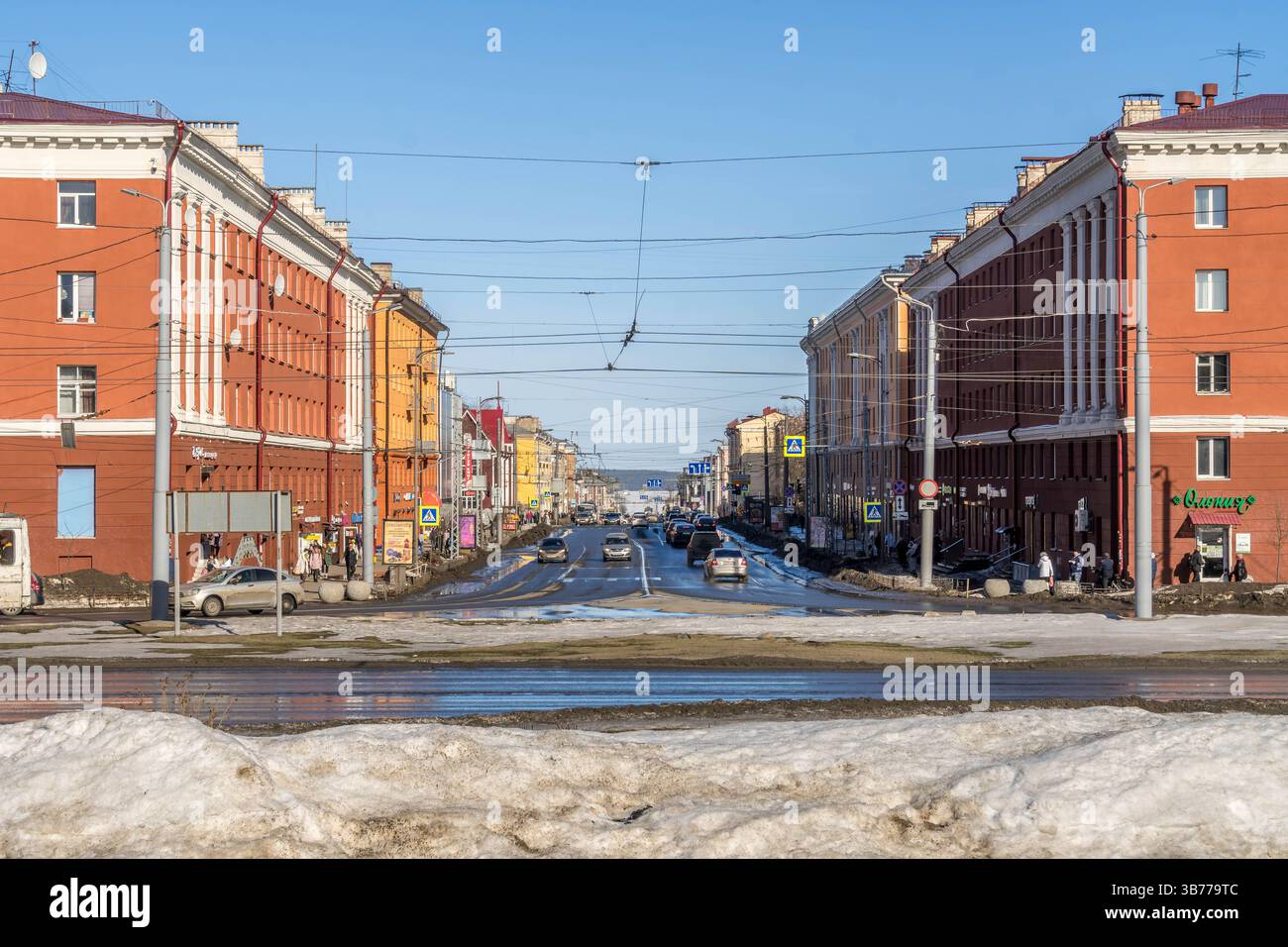 Lenin avenue pedestrians cars hi-res stock photography and images - Alamy