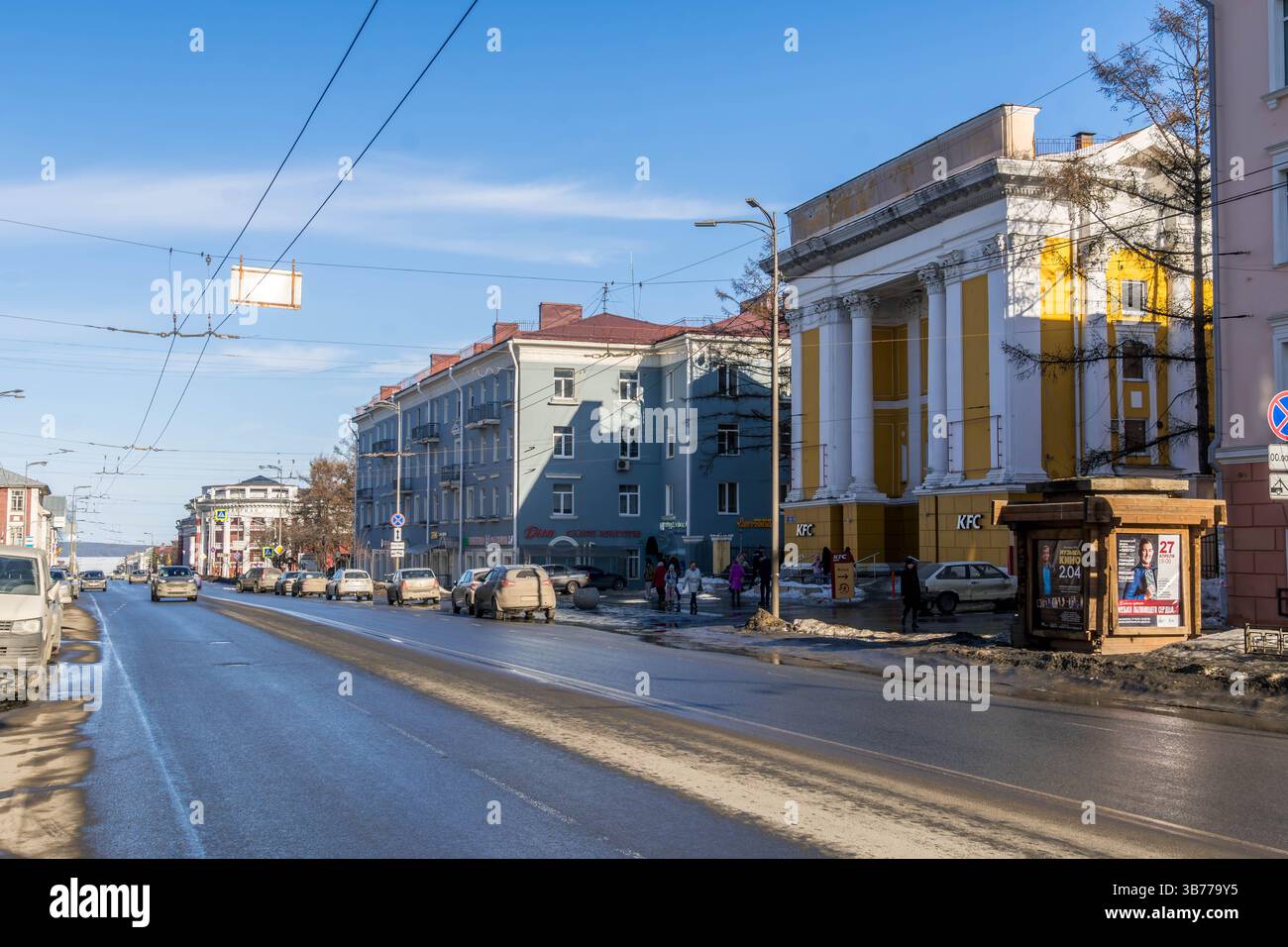 Lenin avenue pedestrians cars hi-res stock photography and images - Alamy