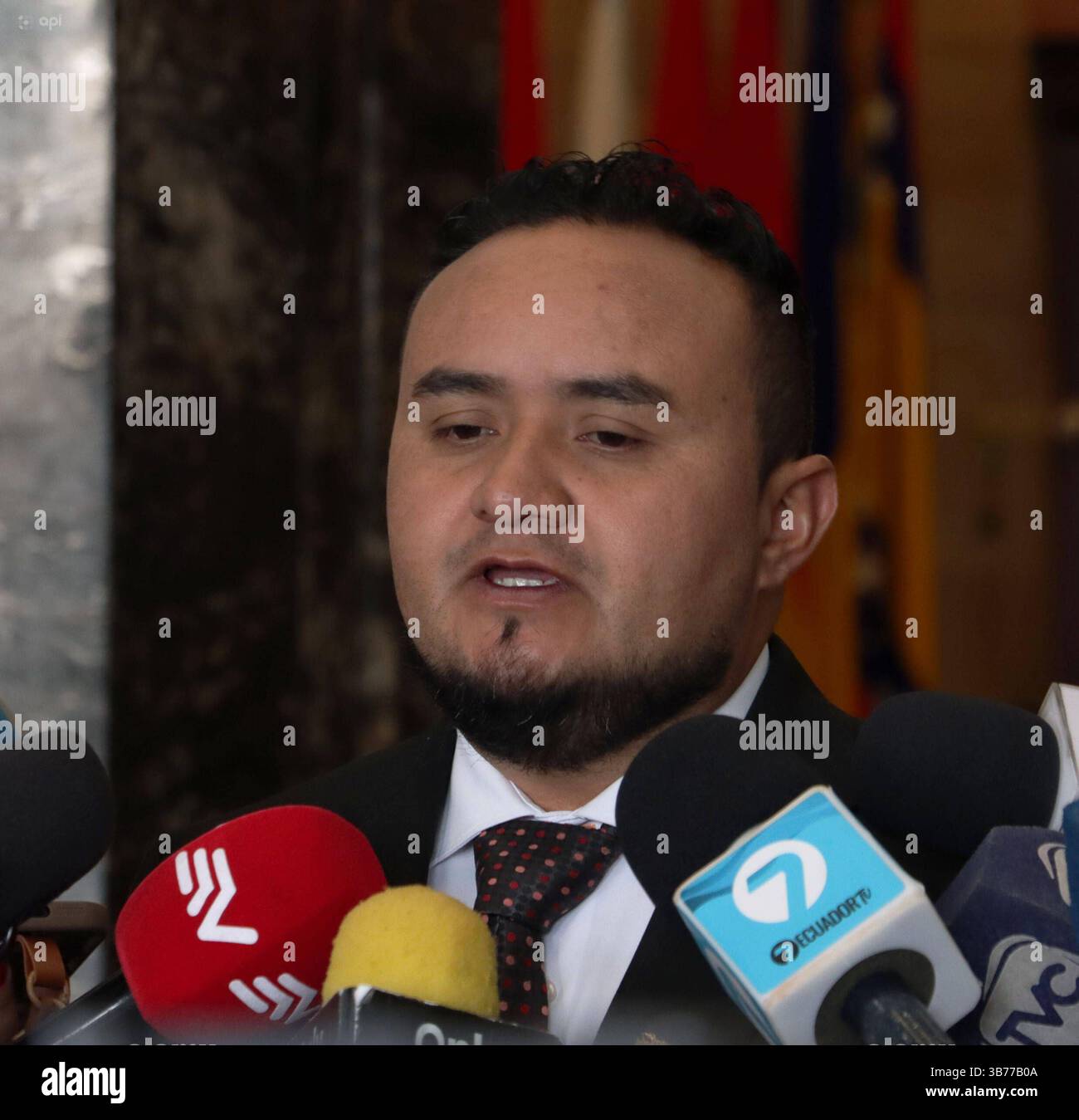 REELECTED AND NEW ASSEMBLY MEMBERS PRESENT DOCUMENTS Quito, Monday, May ...