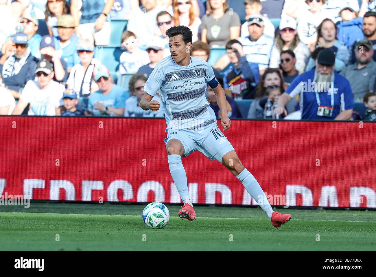 Kansas City, KS, USA. 4th May, 2025. Sporting Kansas City forward ...