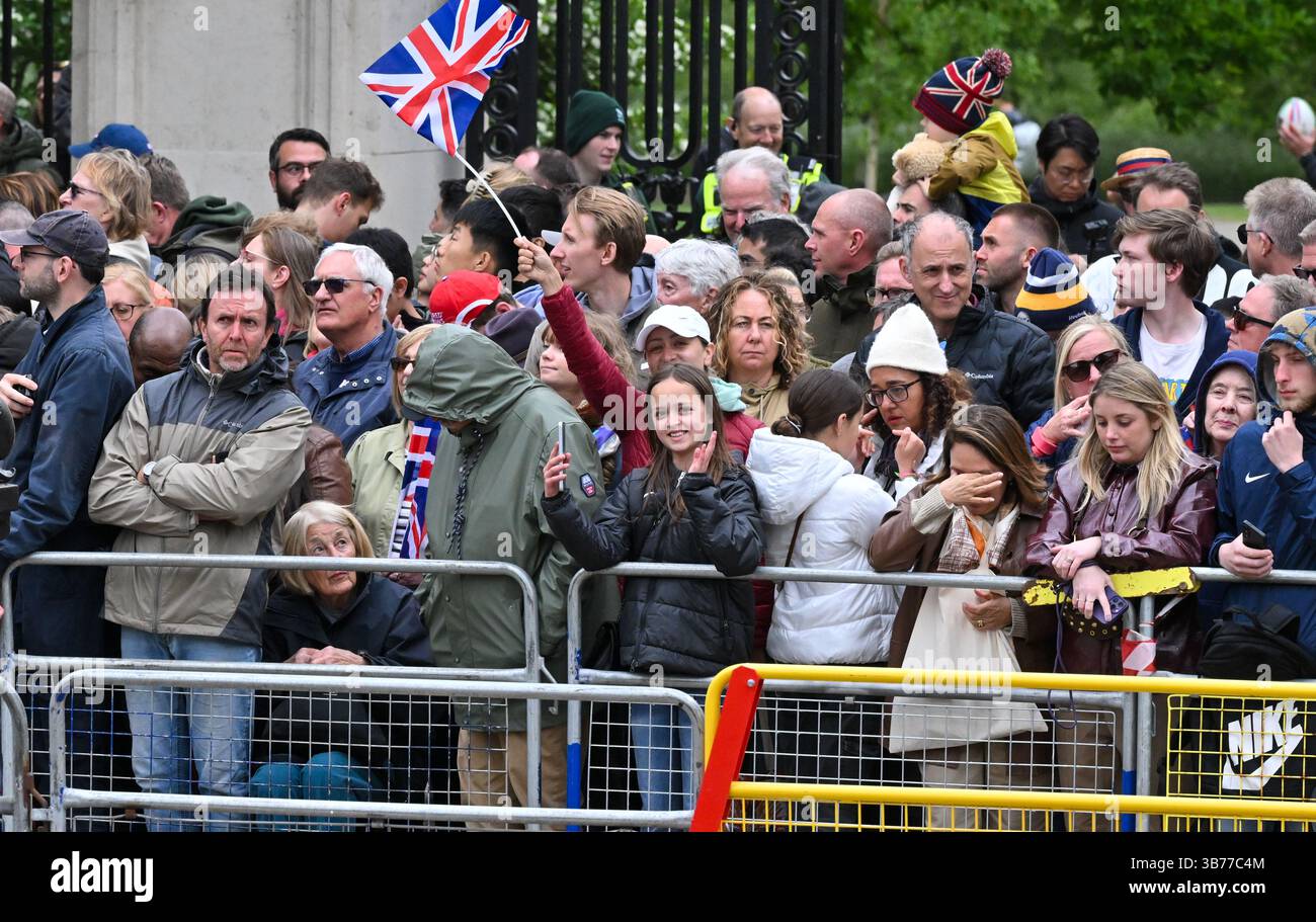 London, UK. 05th May, 2025. Spectators during the VE80 celebrations The ...