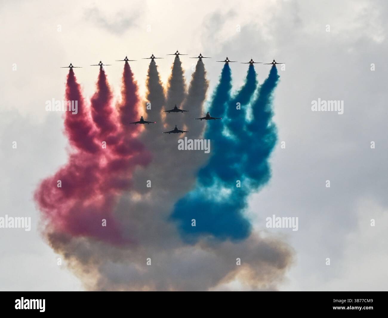 London, UK. 05th May, 2025. The Red Arrows Fly Past over The Mall and ...
