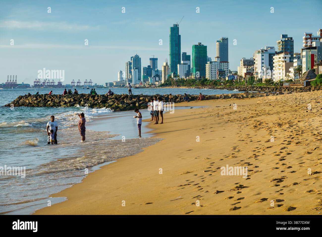 People enjoy the beach in Colombo, Sri Lanka Stock Photo - Alamy