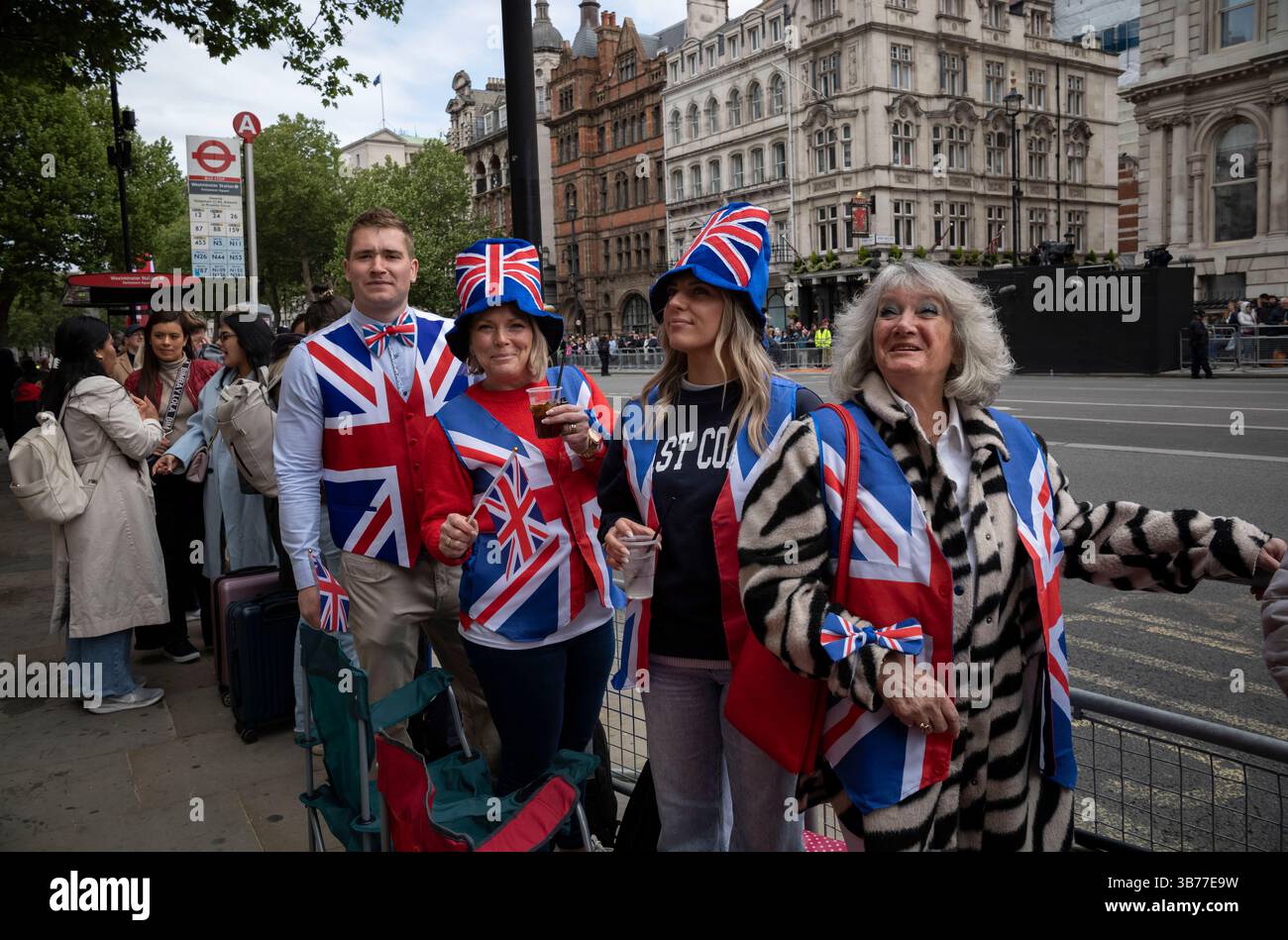 London, UK. 05th May, 2025. People enjoy the VE Day 80th anniversary ...