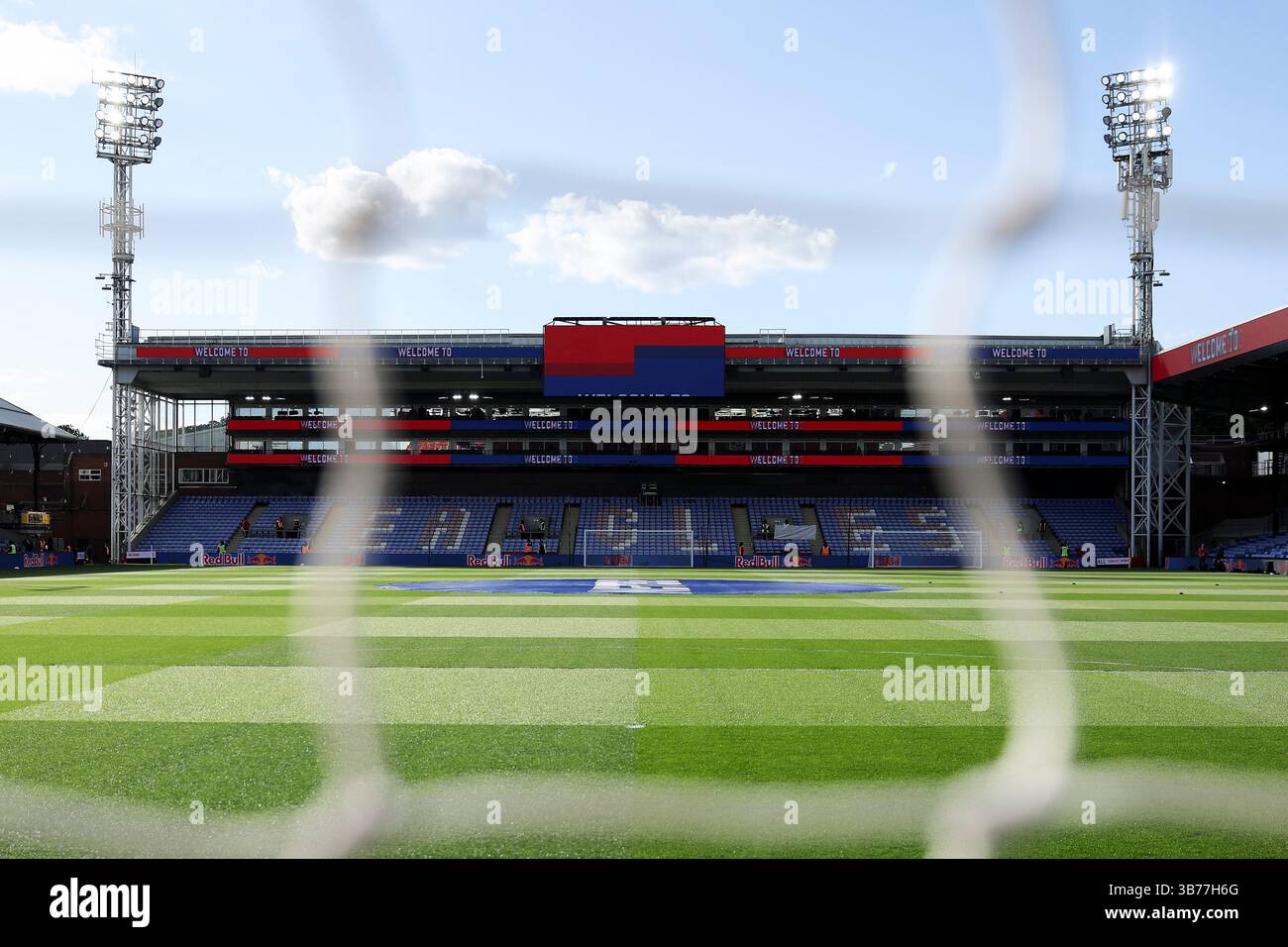 Selhurst Park, Selhurst, London, UK. 5th May, 2025. Premier League ...