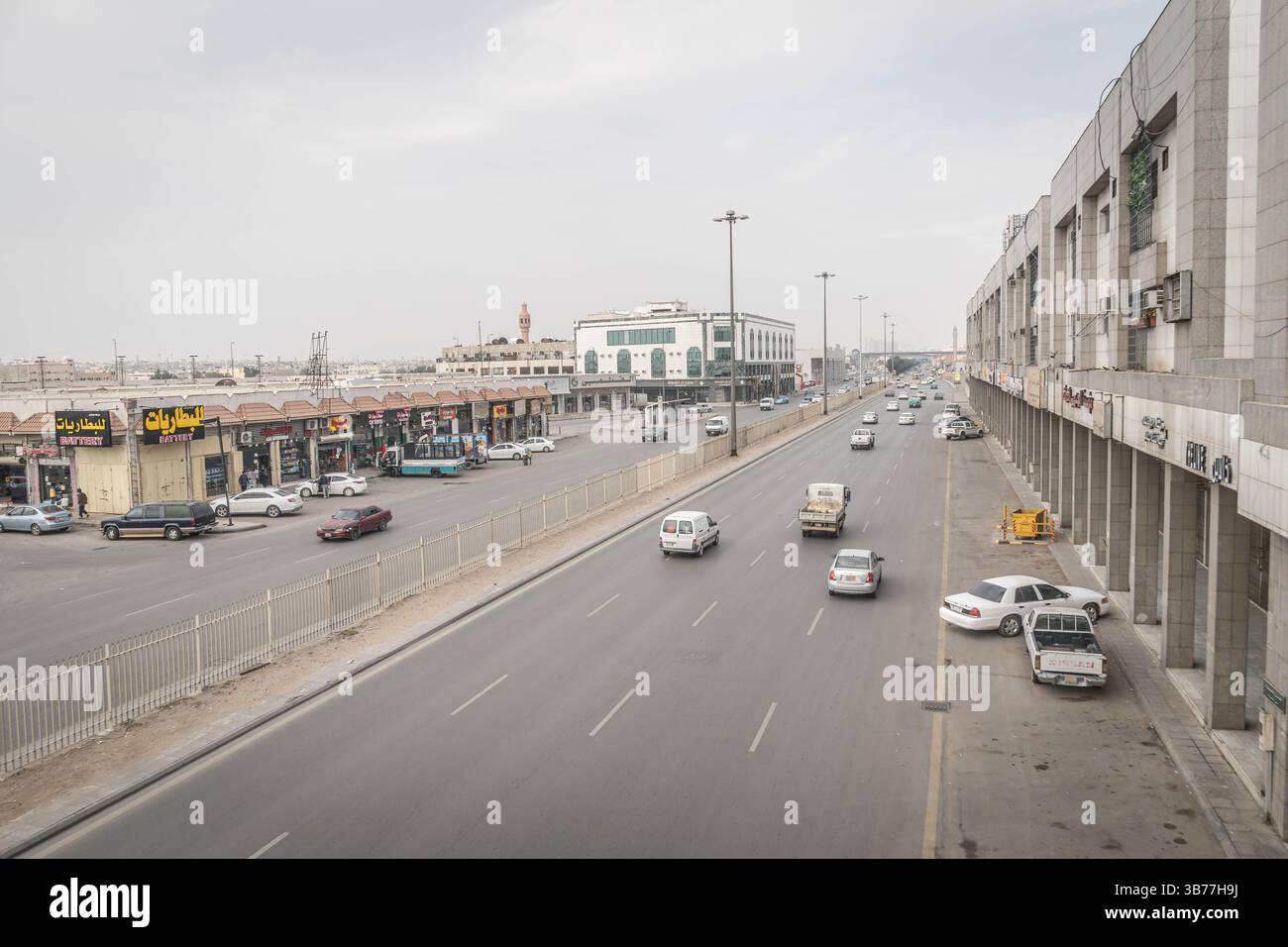Riyadh saudi arabia street scene hi-res stock photography and images ...